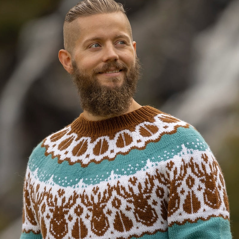 Strikk The Look: Hjorte-genser petrol – Strikkemani.no