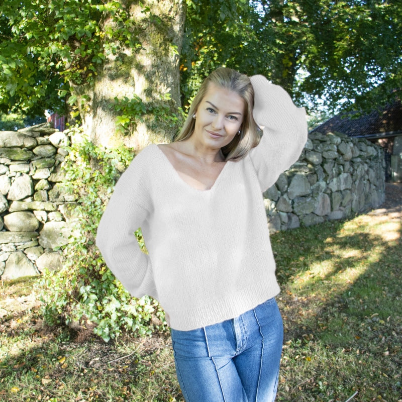 Strikk The Look: Amanda-genser ubleket hvit – Strikkemani.no